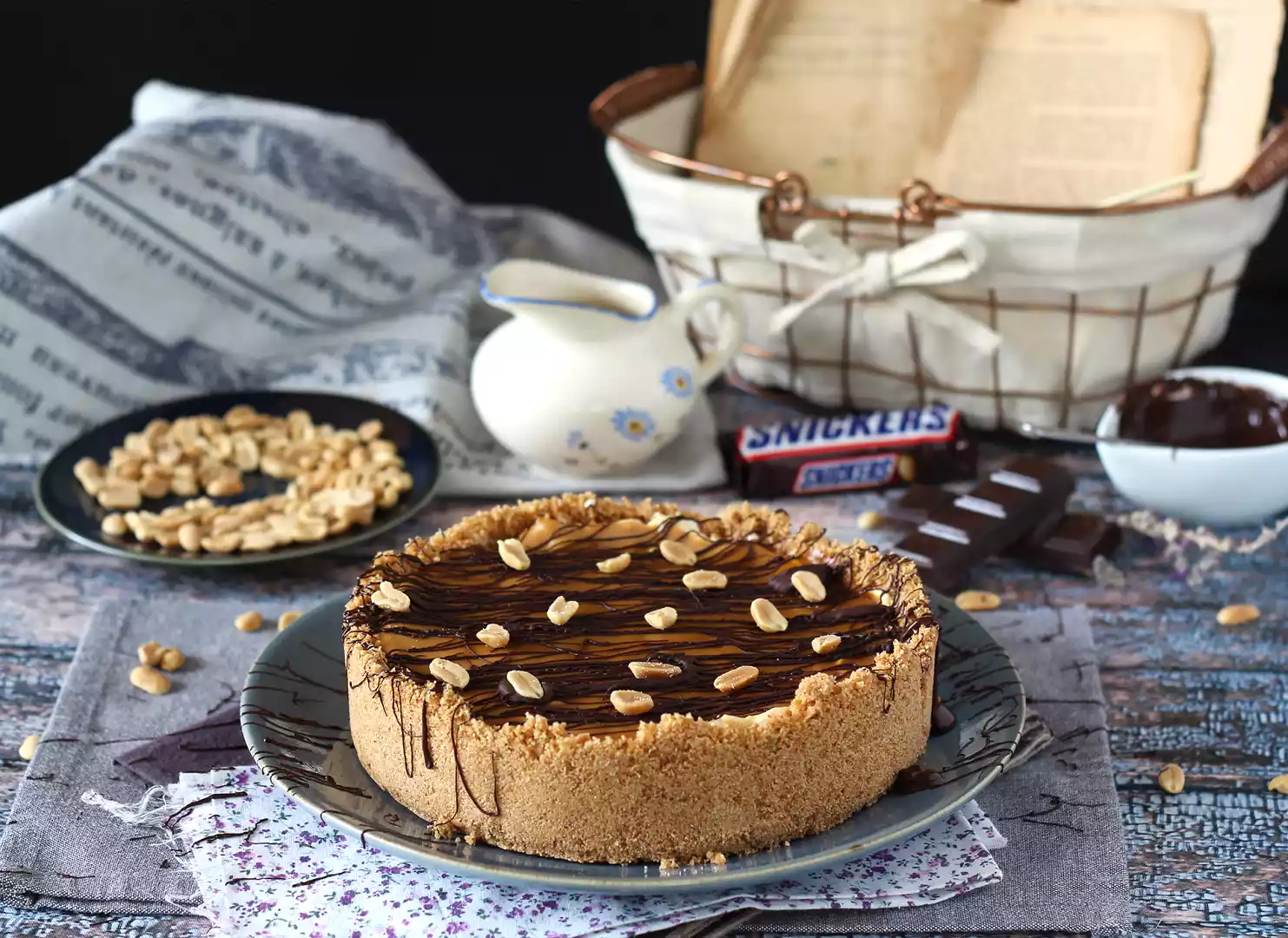 Opskrift på ekstra gourmand cheesecake i snickers-stil